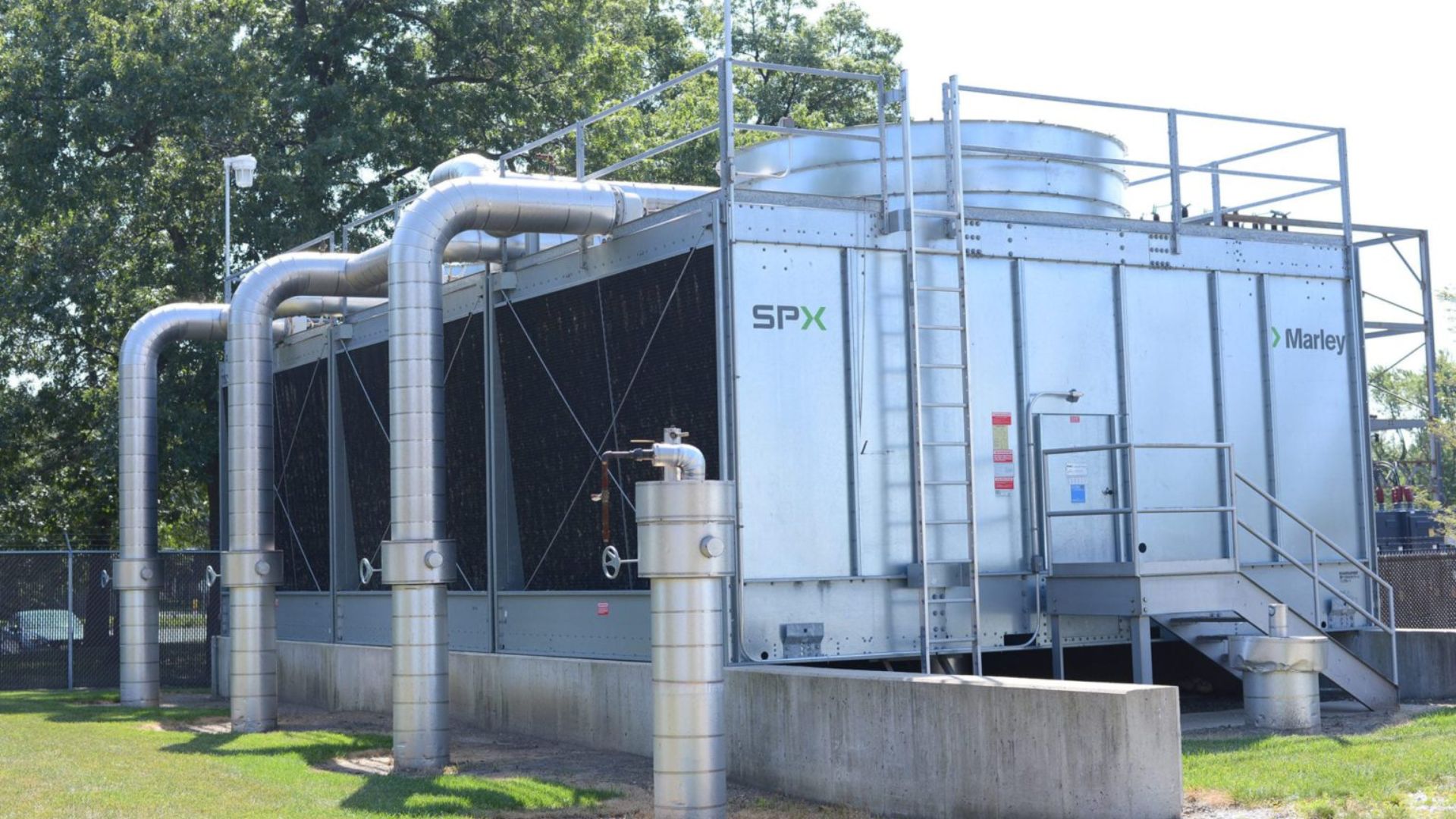 DIY vs. Professional Cooling Tower Cleaning: Which Is Right for You?